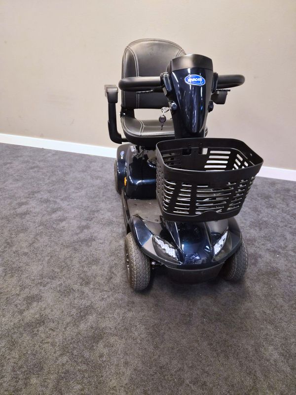 Begagnad Invacare Leo Scooter